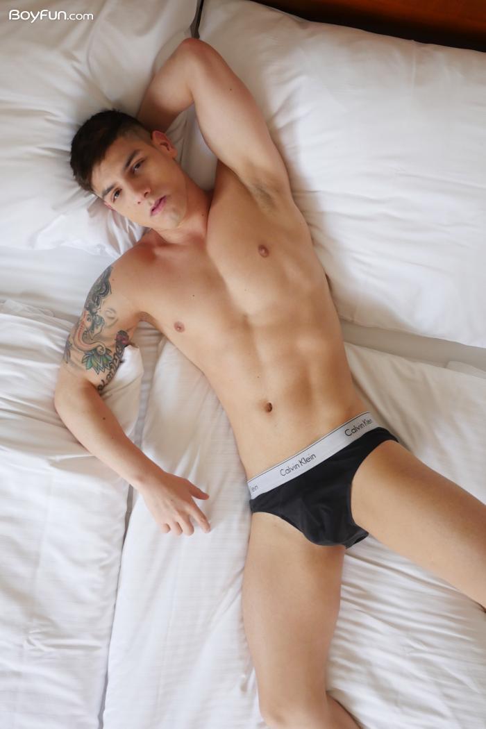 Bastian Karim Solo Photo 19