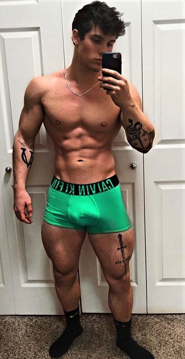 Hot Muscle Handsome Derek Martin Photo 16