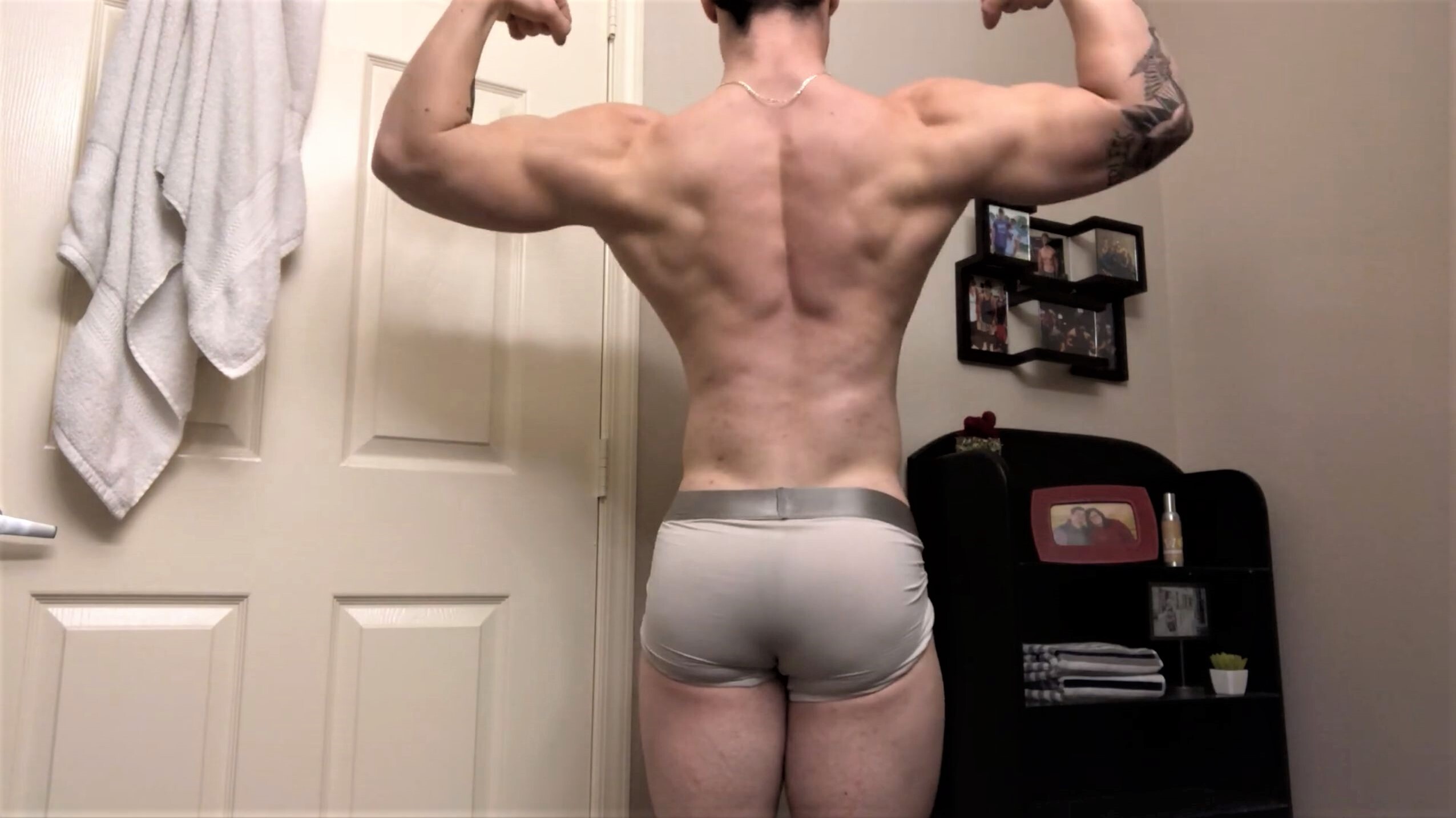Hot Muscle Handsome Derek Martin Photo 21