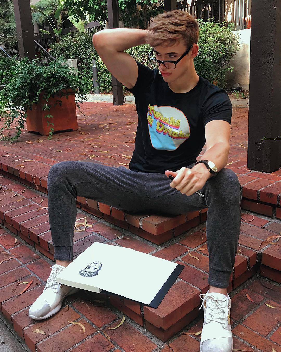 Lucas Dell Photo 15