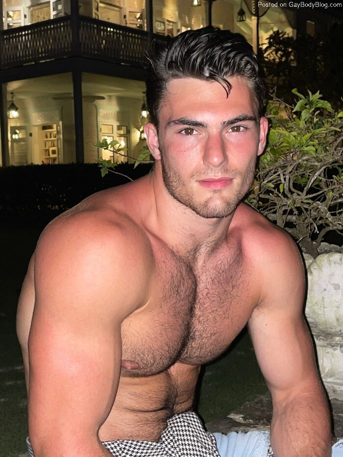 Gorgeous Levi Conely Photo 17