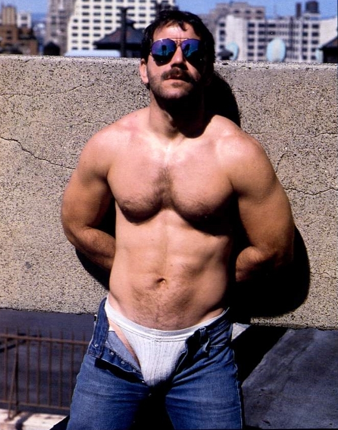 Mickey Squires Photo 6