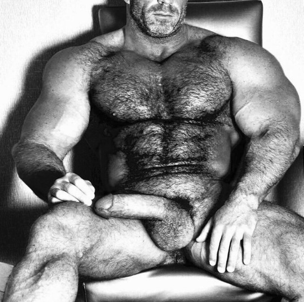 Bodybuilder Big Cock Photo 40