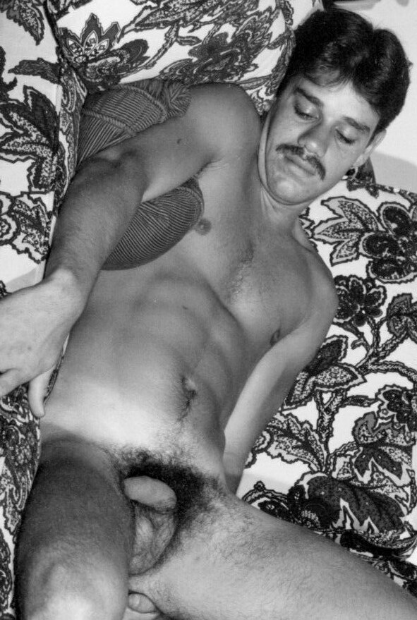 Hairy Uncut Men Photo 7