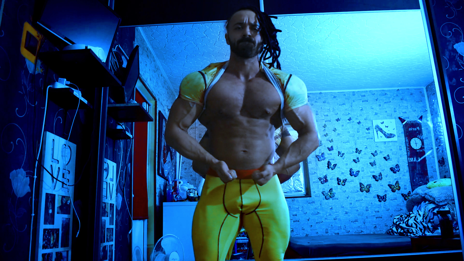 Alex Hunk Flexing His Biceps And Big Muscles Foto 4