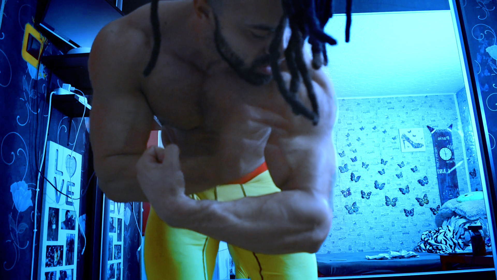 Alex Hunk Flexing His Biceps And Big Muscles Foto 9