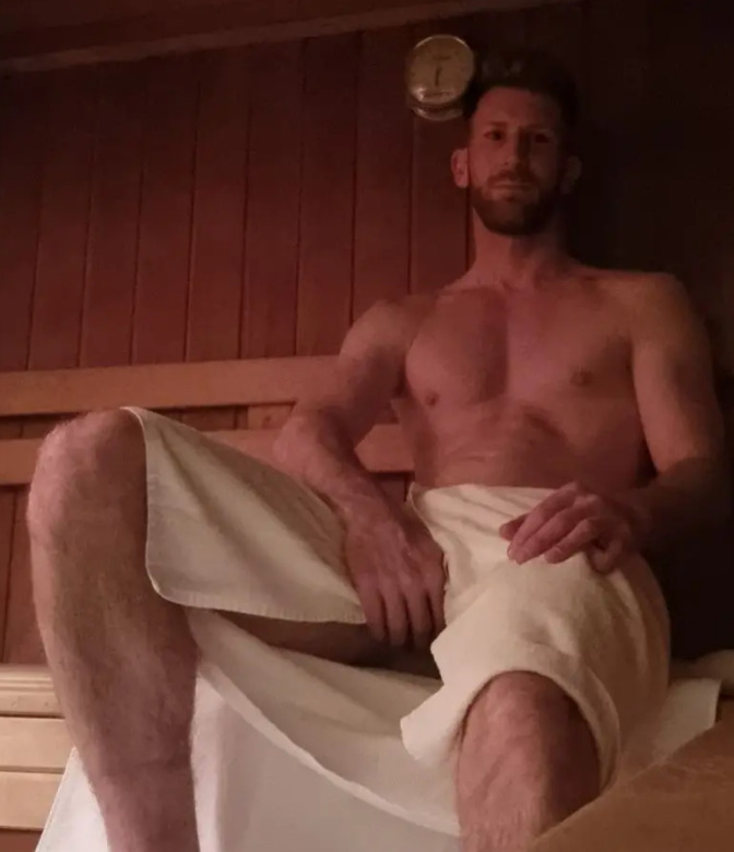 Hot Grindr Men Photo 11