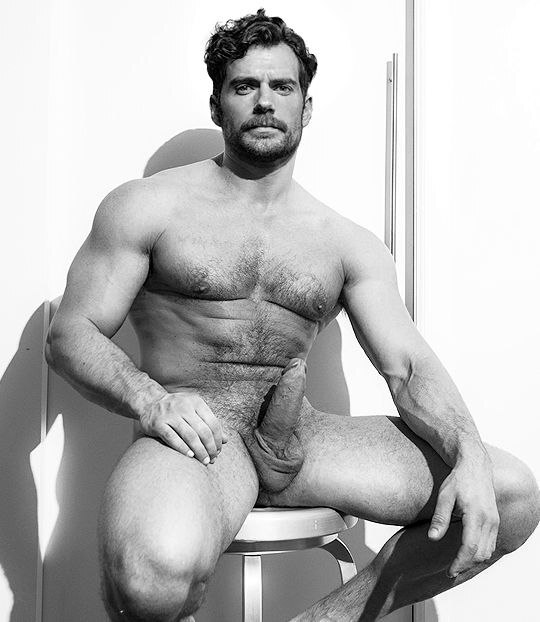 Henry Cavill Fakes Goonboard Photo 19