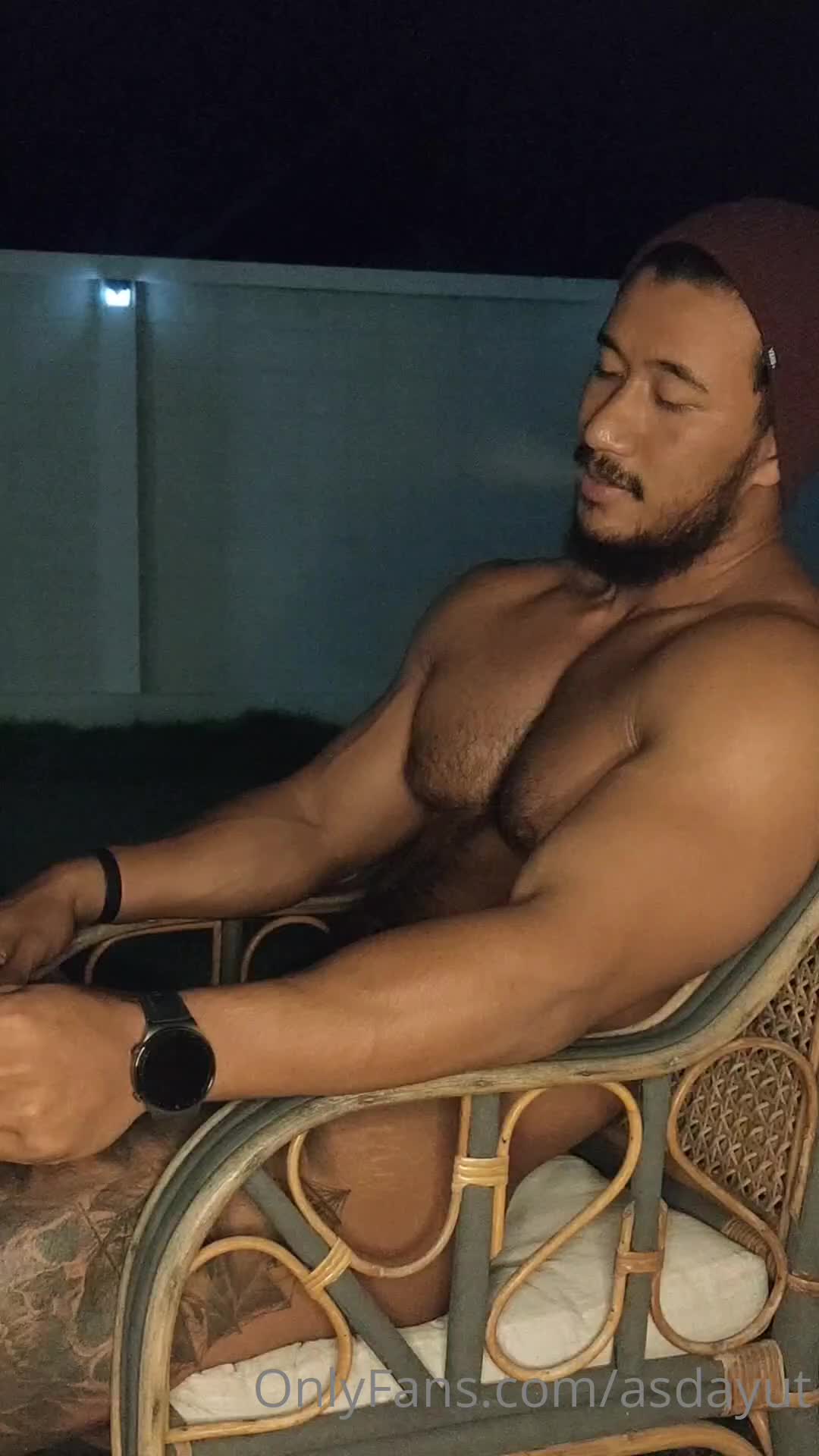 Model Jerk Off