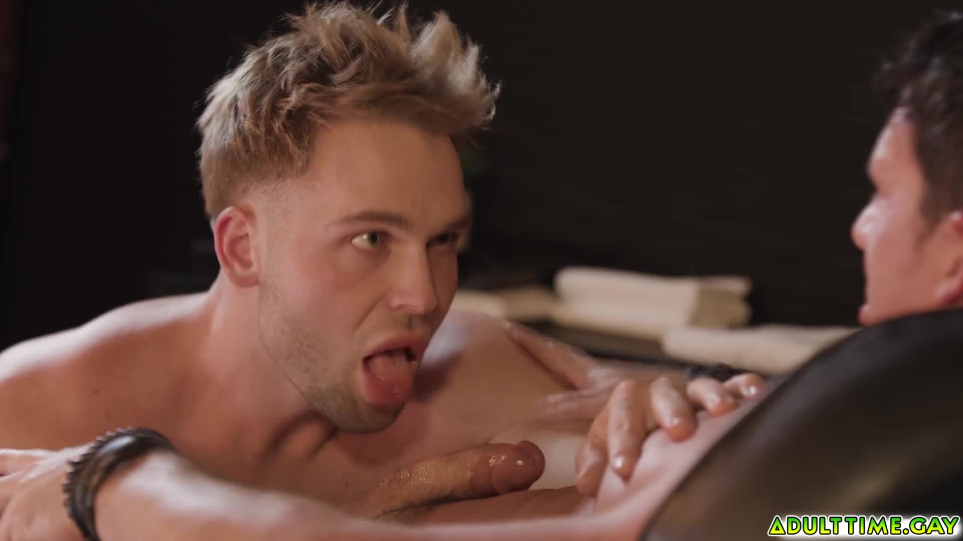 Reese Rideout Hungrily Begins Working Trent Marx And Fucks Him
