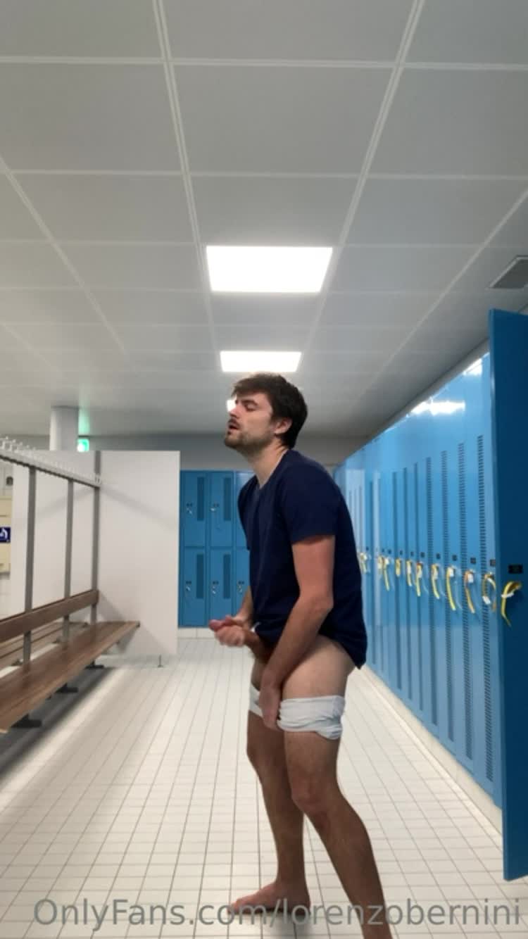 Public Locker Room Wank