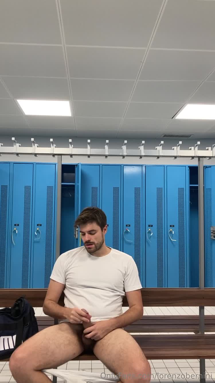 Public Locker Room Wank