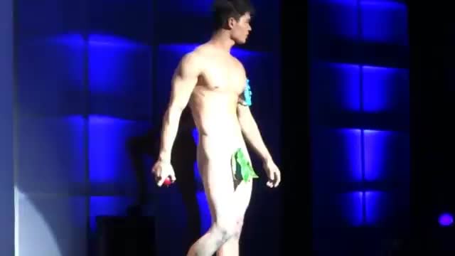Bulges And Exposed Cocks 32