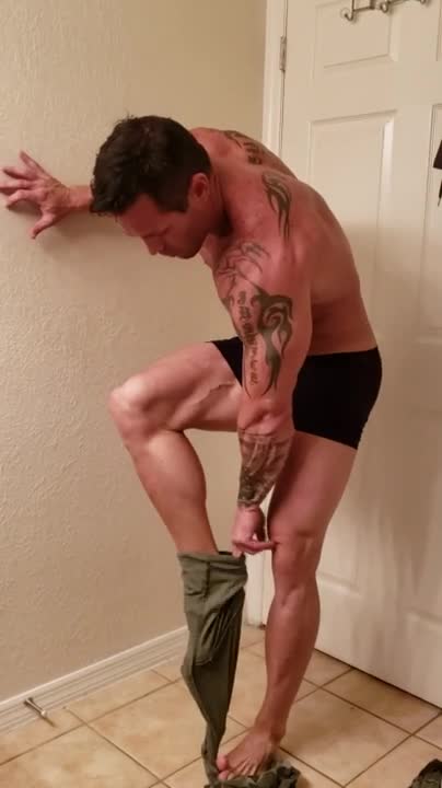 Joey Nude Flexing Bodybuilder 